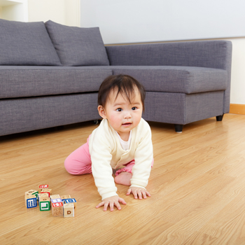 5 Cara Terbaik Membantu Bayi Belajar Berjalan