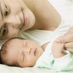 Tips Bayi: Stimulasi Motorik Halus Bayi